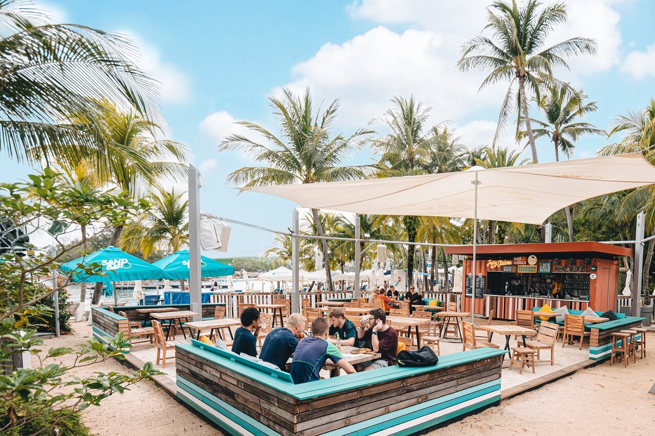 7 Best Beach Clubs And Bars In Sentosa [2023] : Good Cocktails, Food ...