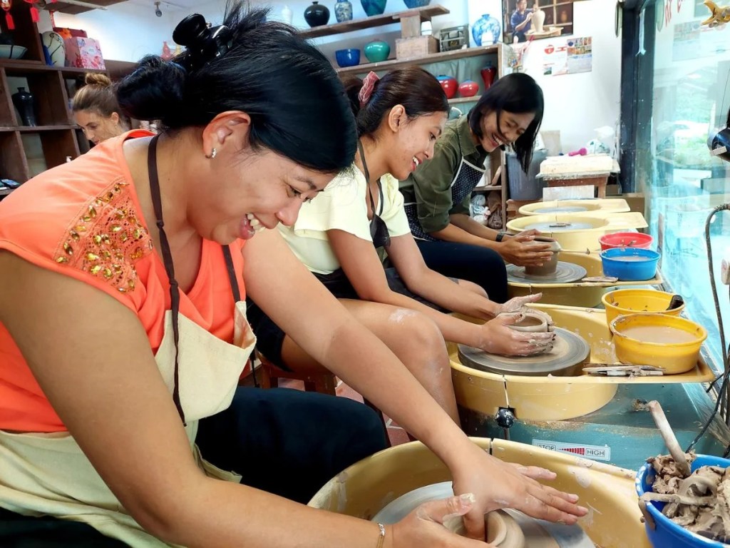 15 Best Pottery Classes In Singapore [2025] : Sculpt Your Own Ceramic Vase