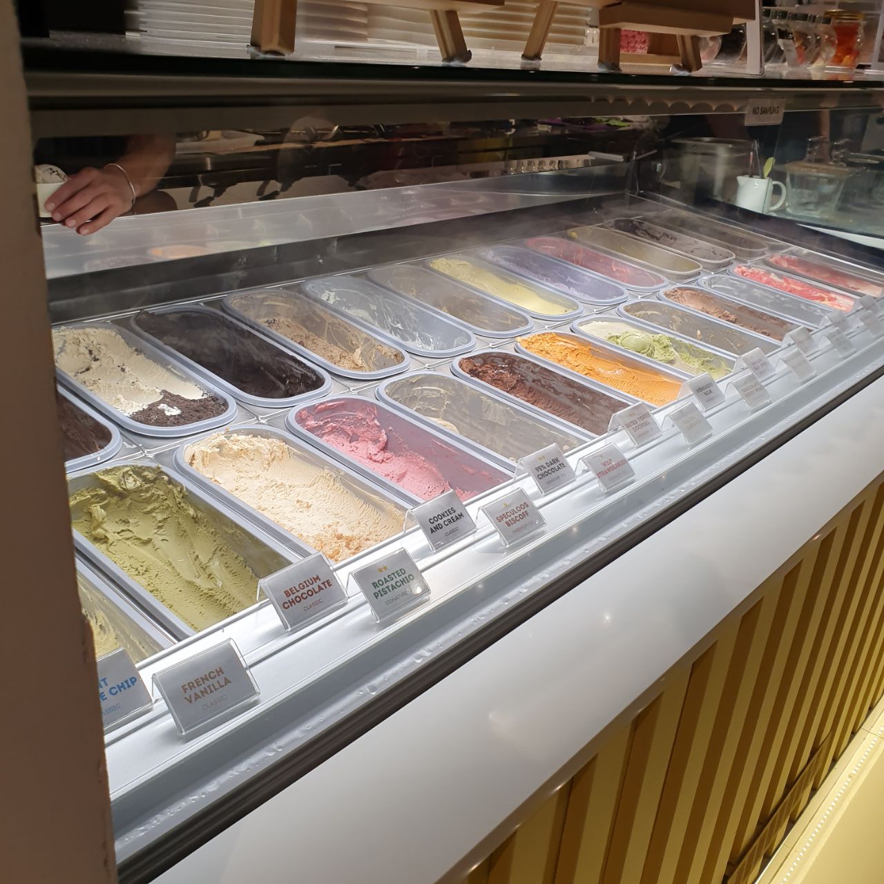 OverScoop – Lovely Ice Cream Cafe with A Free Mini Scoop