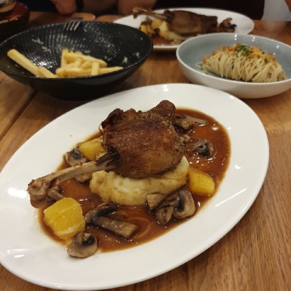 Saveur – Affordable French Cuisine with Delicious Duck Confit