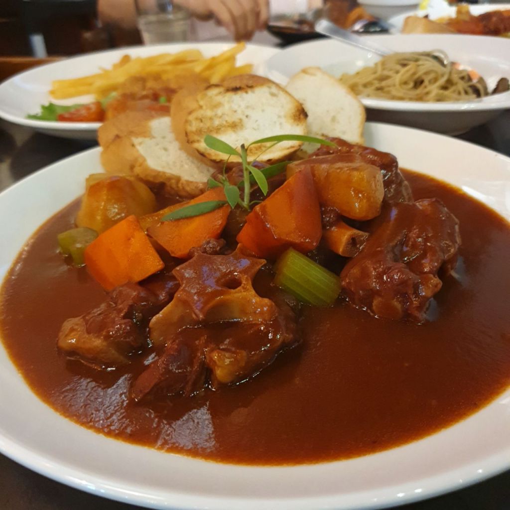British Hainan – Simple and Tender Oxtail Stew At A Traditional Bistro