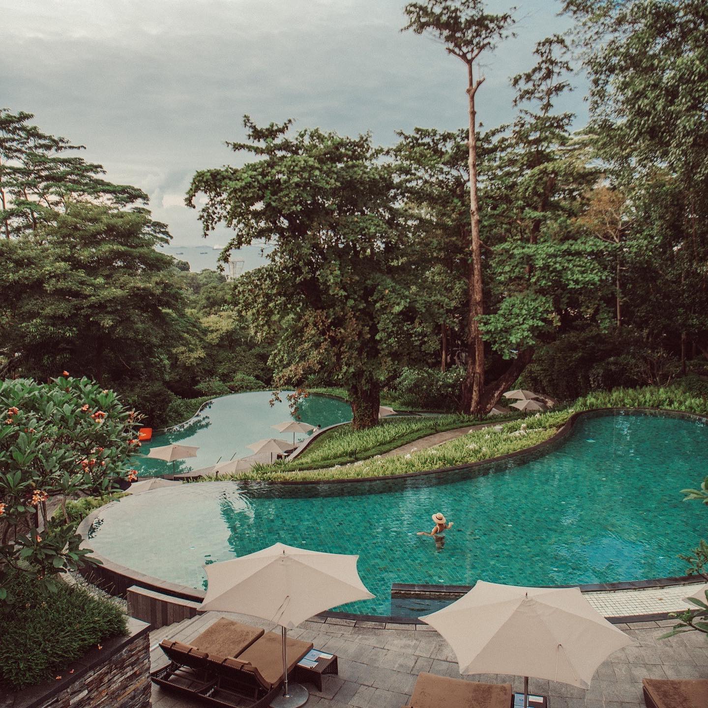 10 Unbelievable Hotel Swimming Pools in Singapore That Will Blow Your ...