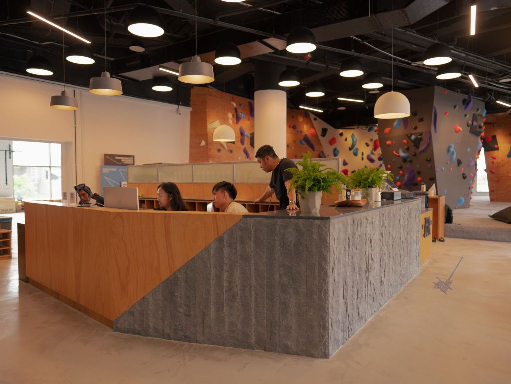 Project Send: A Thrilling Bouldering Gym Experience at Esplanade Mall