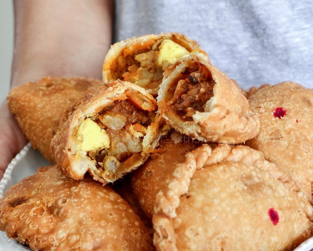 14 Best Curry Puff Stalls in Singapore [2023]