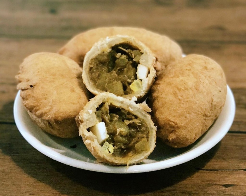 14 Best Curry Puff Stalls in Singapore [2023]