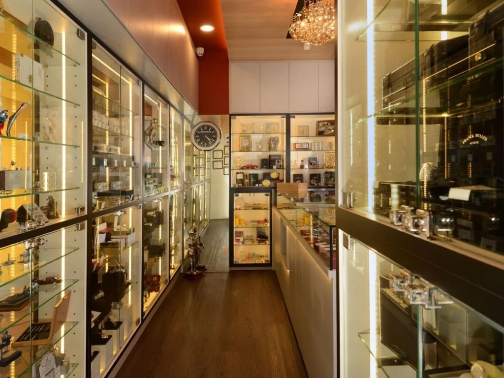 10 Best Watch Repair Shops in Singapore [2023]