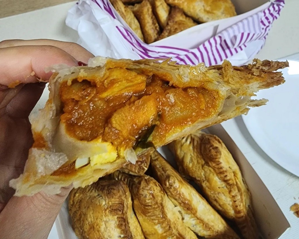 14 Best Curry Puff Stalls in Singapore [2023]