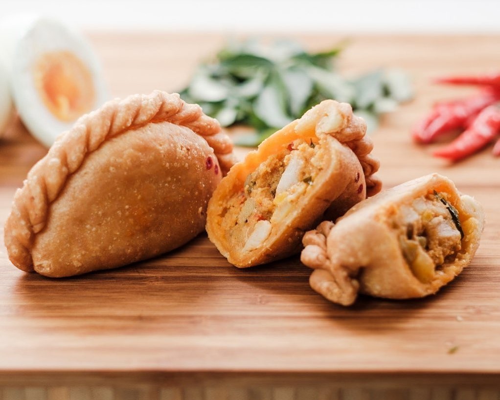 14 Best Curry Puff Stalls in Singapore [2023]