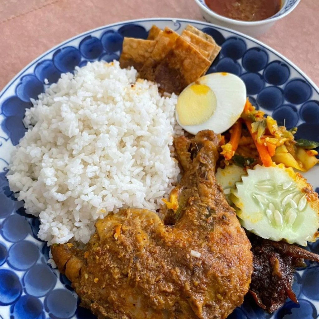 26 Best Food Stalls At Maxwell Food Centre [2024]