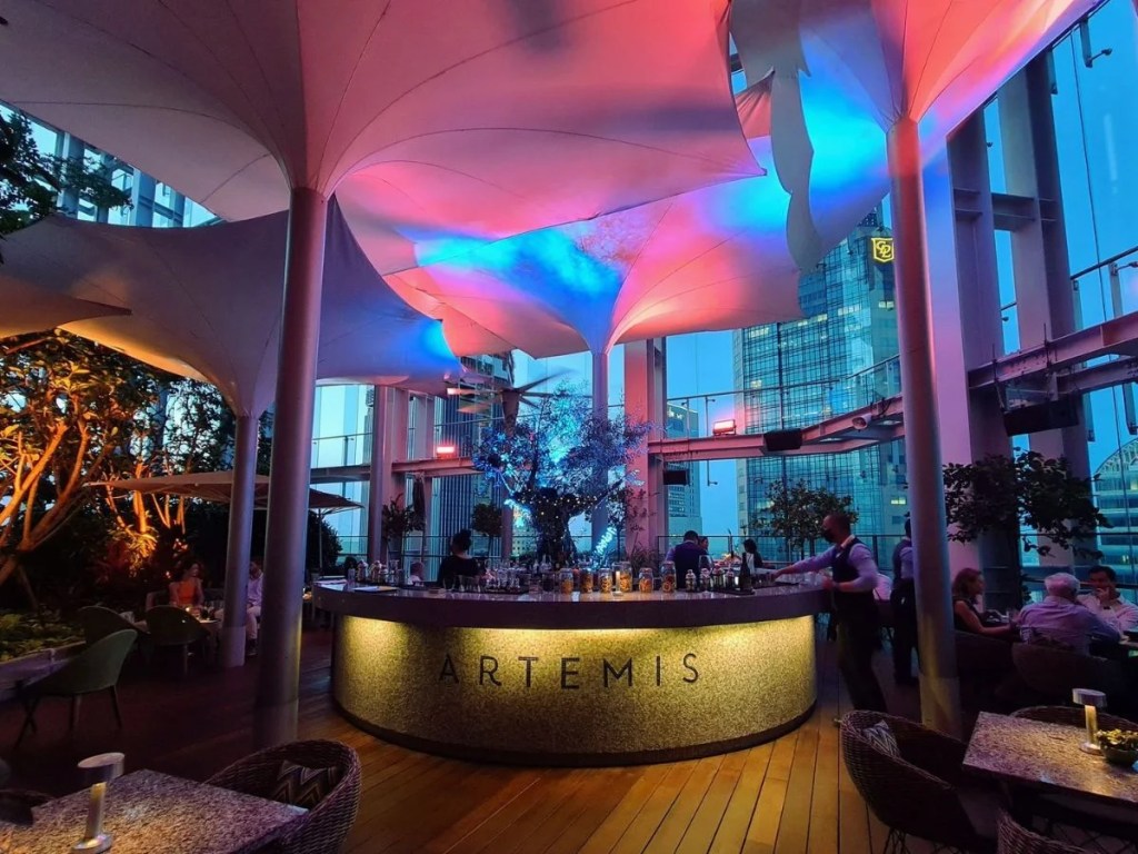 27 Best Rooftop Bars In Singapore [2023]