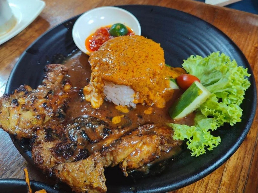 34 Best Food Places in Bugis [2024]