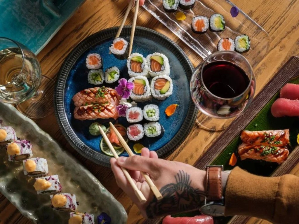 Terminal 4 Food Guide – 14 Food Places In Changi Airport Terminal 4 [2025]