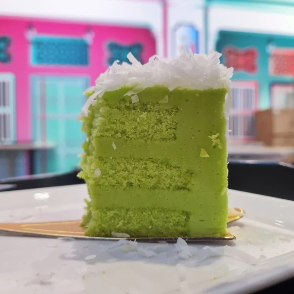 21 Best Pandan Cakes in Singapore [2025]