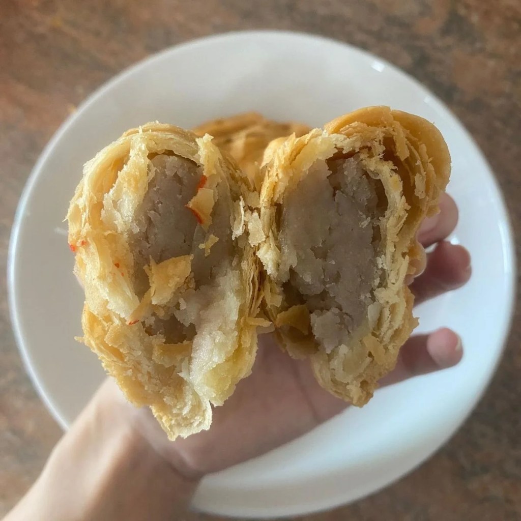Wang Wang Crispy Curry Puff 旺旺 : Singapore’s Iconic Curry Puffs