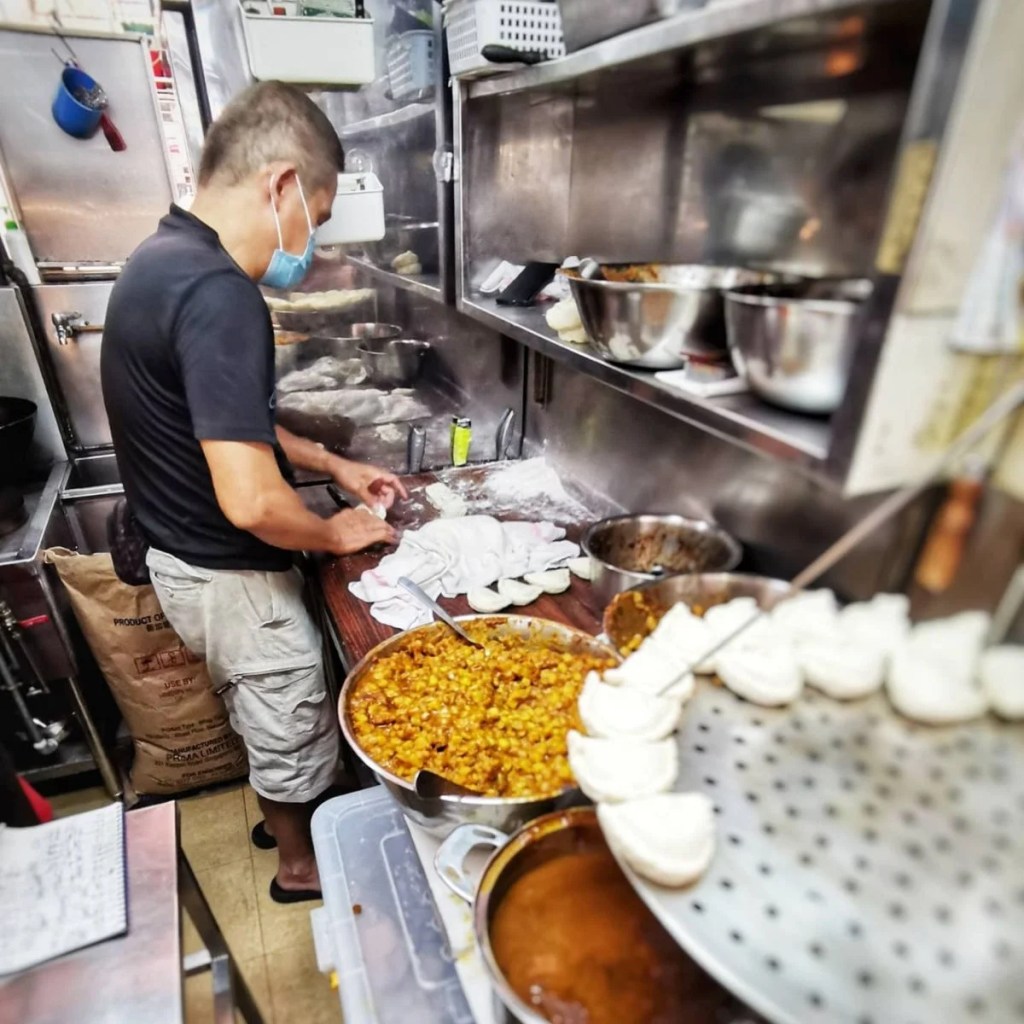 Wang Wang Crispy Curry Puff 旺旺 : Singapore’s Iconic Curry Puffs
